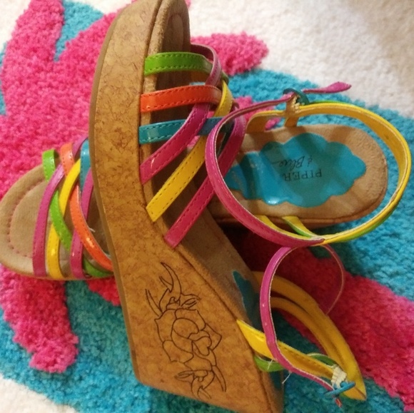 Piper & Blue | Shoes | Piper And Blue Tawana Tricolored Weave Sandals ...